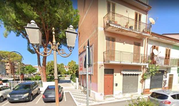 locale commerciale in vendita a falcone