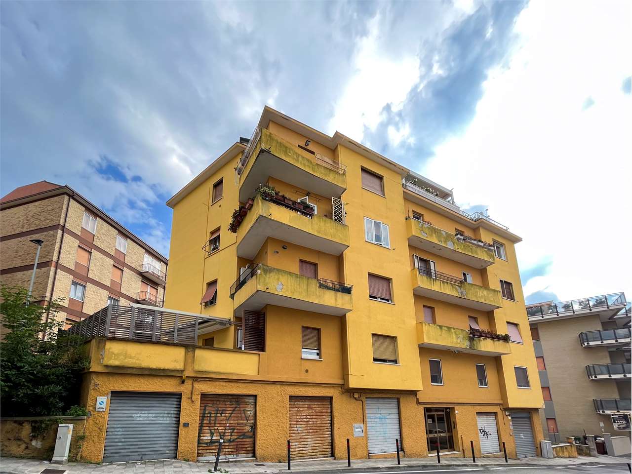 locale commerciale in vendita a ancona